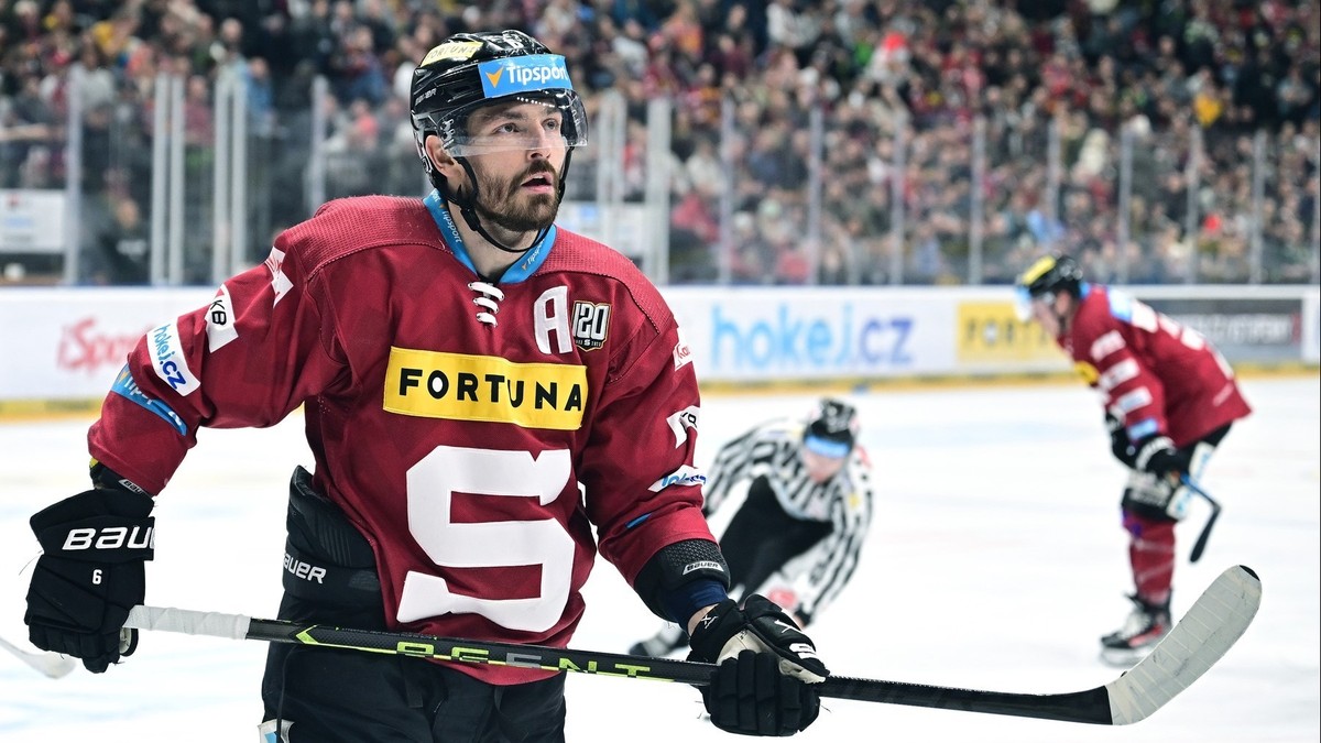 Zůstaň tam, kde jsi. Fanoušci Komety adresovali ostrý vzkaz možné ...