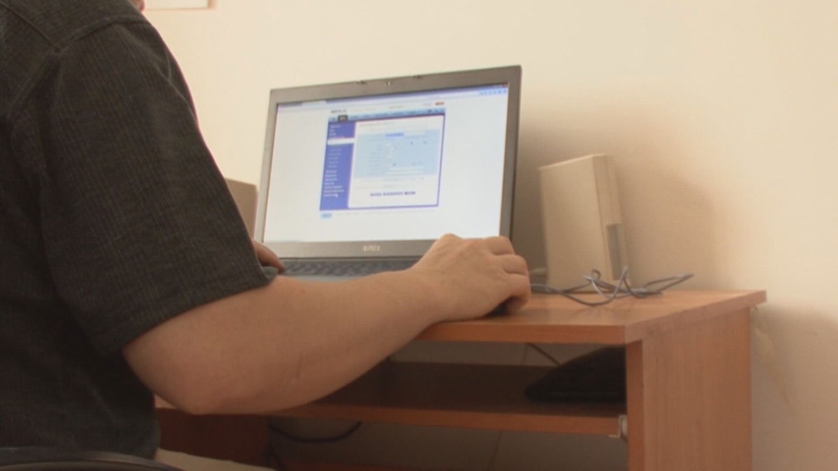 Internetový Podvodník Okradl Muže O Více Než Milion Korun V