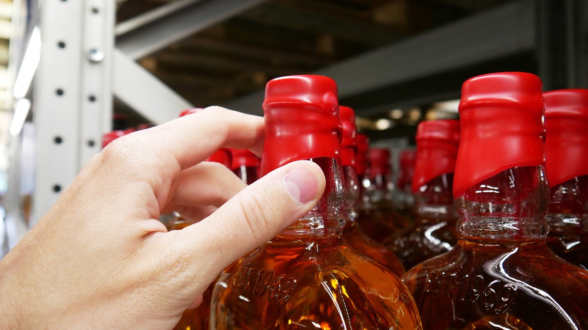 Řetězce stahují z prodeje papriky, rumy i vodky. Pozor, může v nich být ...