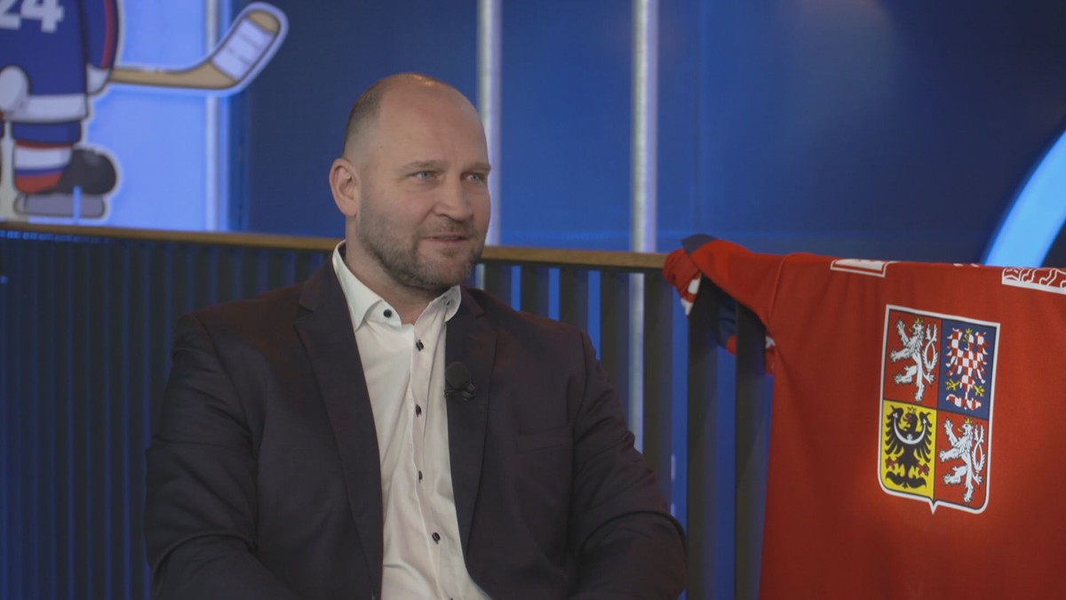 Do očí se mi draly slzy. Klukům závidím, my nikdy nevyhráli doma, hlásí ...