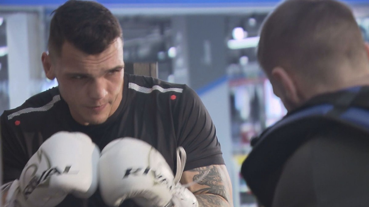 Boxer Ducár pohleděl do očí svému soupeři. Teď musí shazovat kila | TN.cz