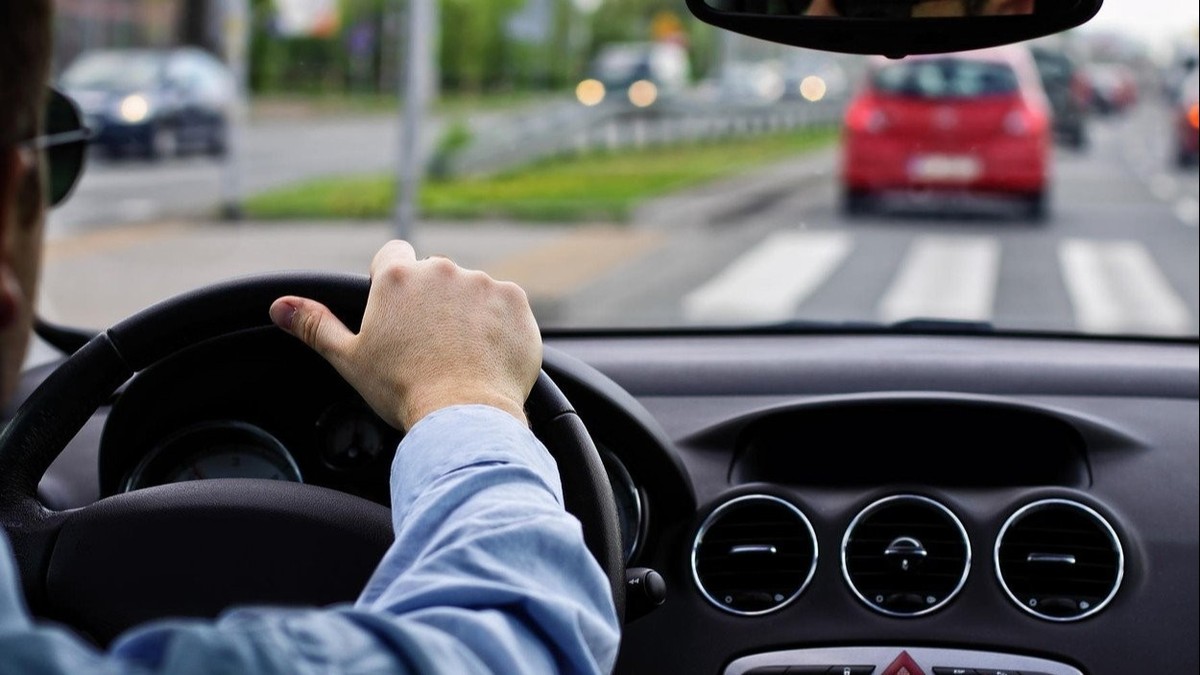 Doprava v roce 2024: Zdražení dálniční známky nebo změna bodovacího ...