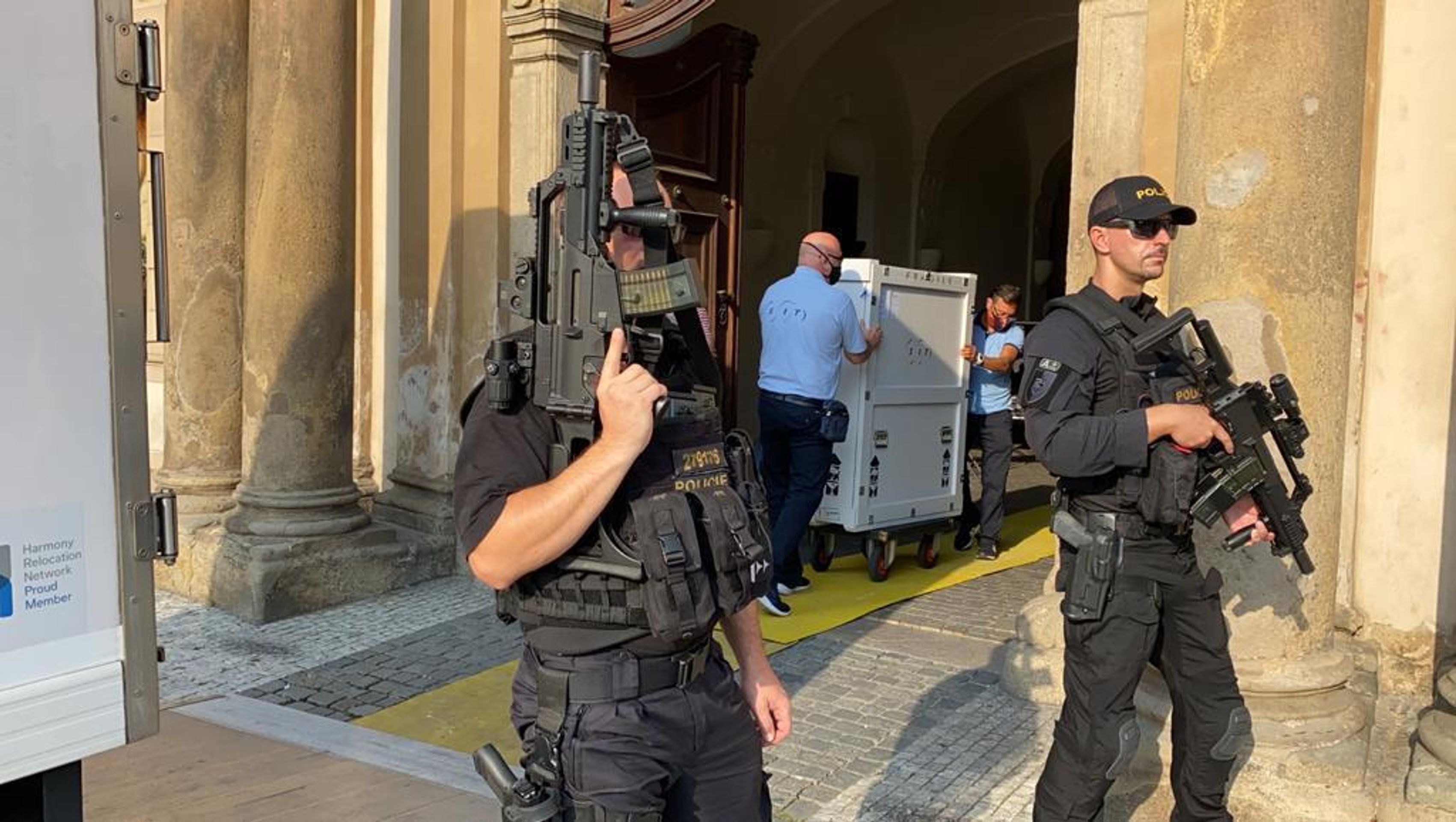 Převoz obrazů Rembrandta van Rijna do galerie na Staromestskem namesti ...