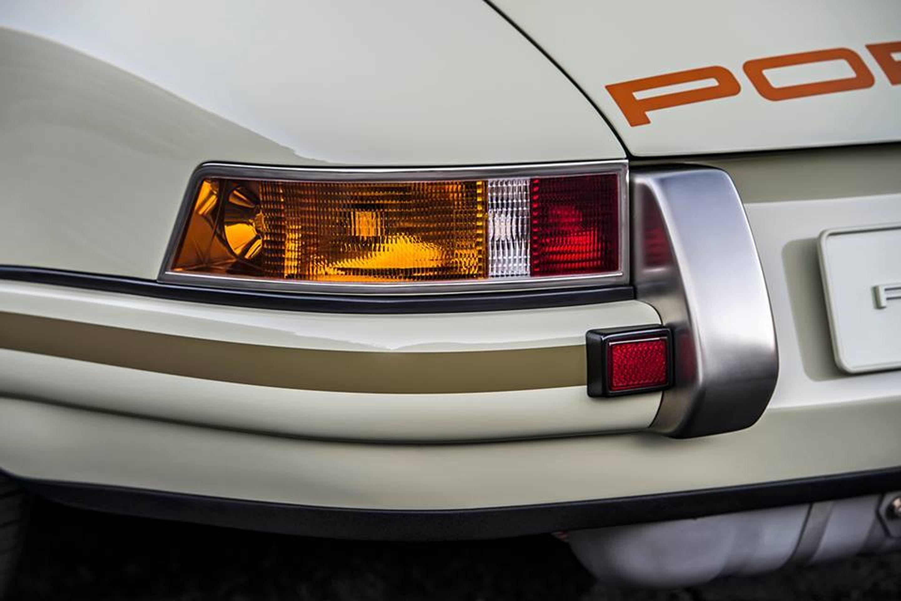 singer - 80 | Galerie: GALERIE: Singer 911 | TN.cz