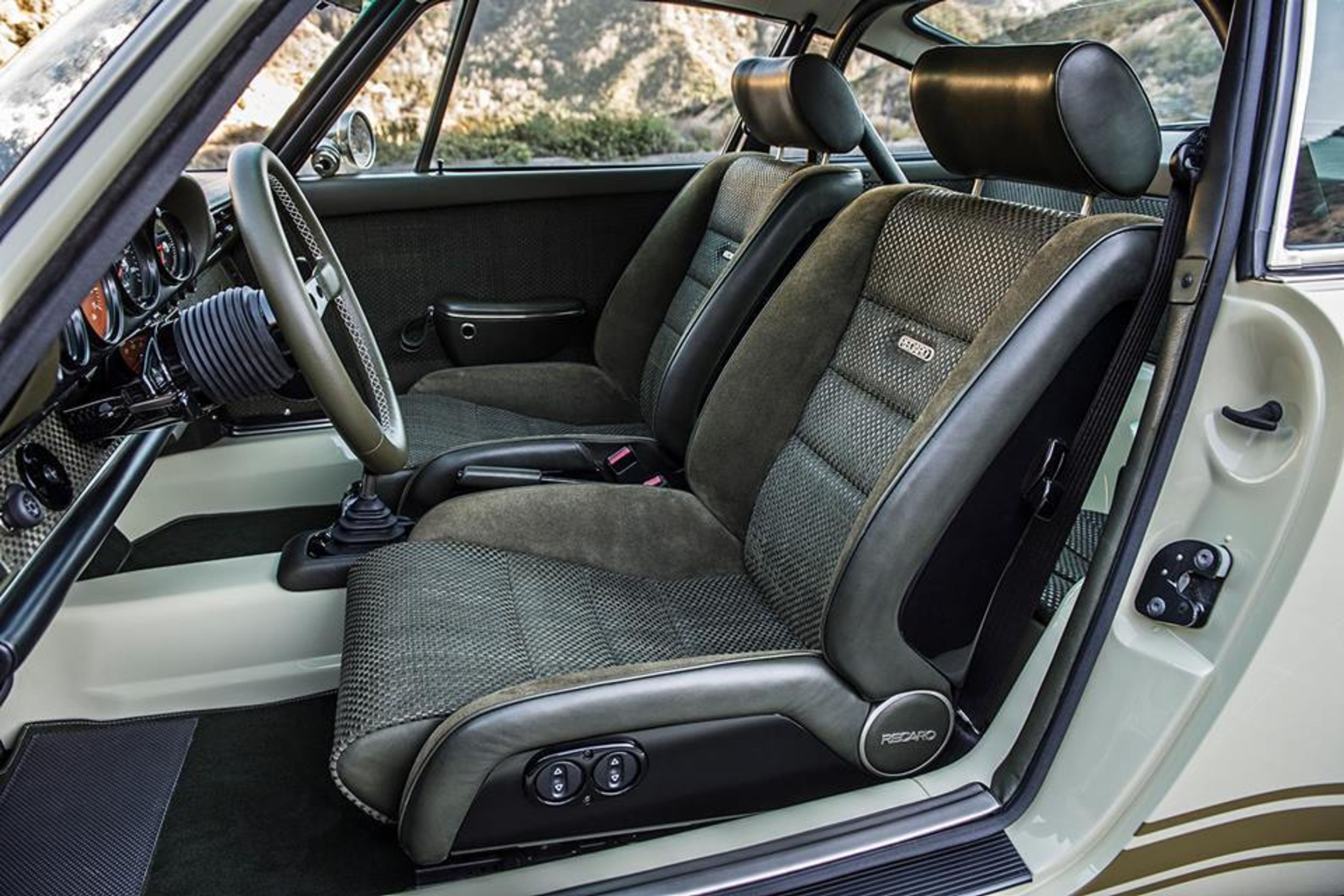 singer - 75 | Galerie: GALERIE: Singer 911 | TN.cz