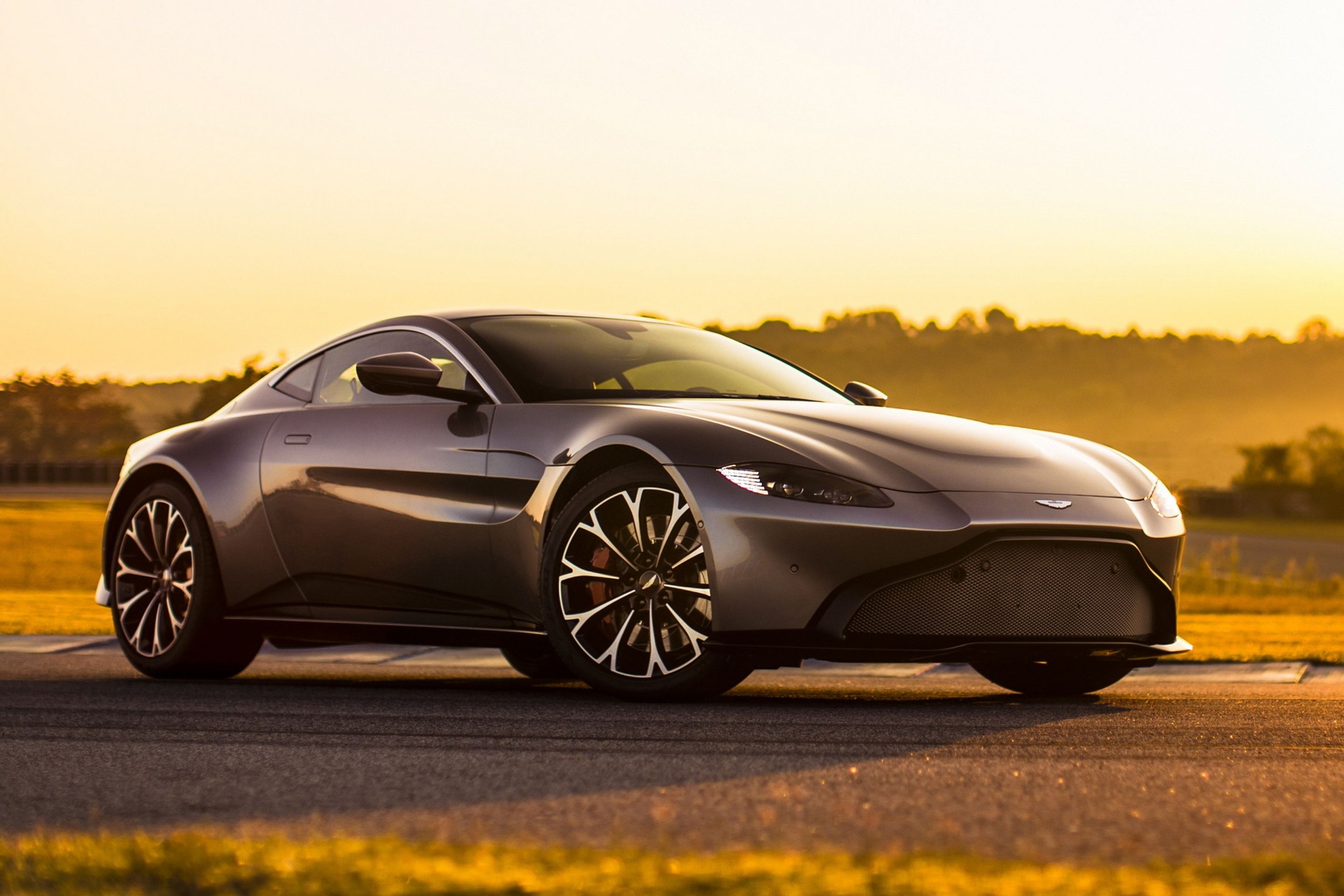 Aston Martin - 70 | Galerie: FOTOGALERIE: Aston Martin V8 Vantage | TN.cz