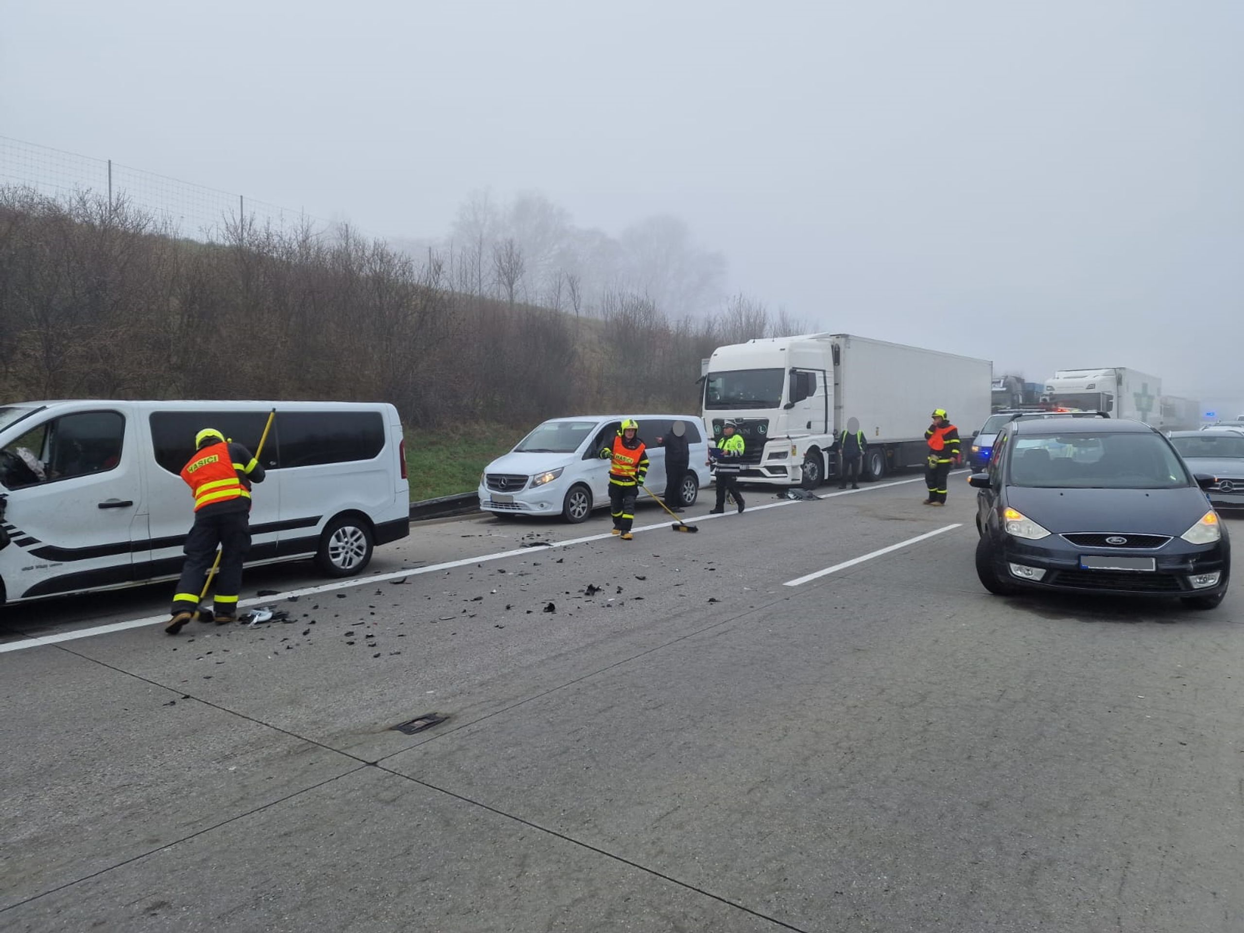 Dopravní nehoda na dálnici D1 | Galerie: Dopravní nehoda na dálnici D1 ...