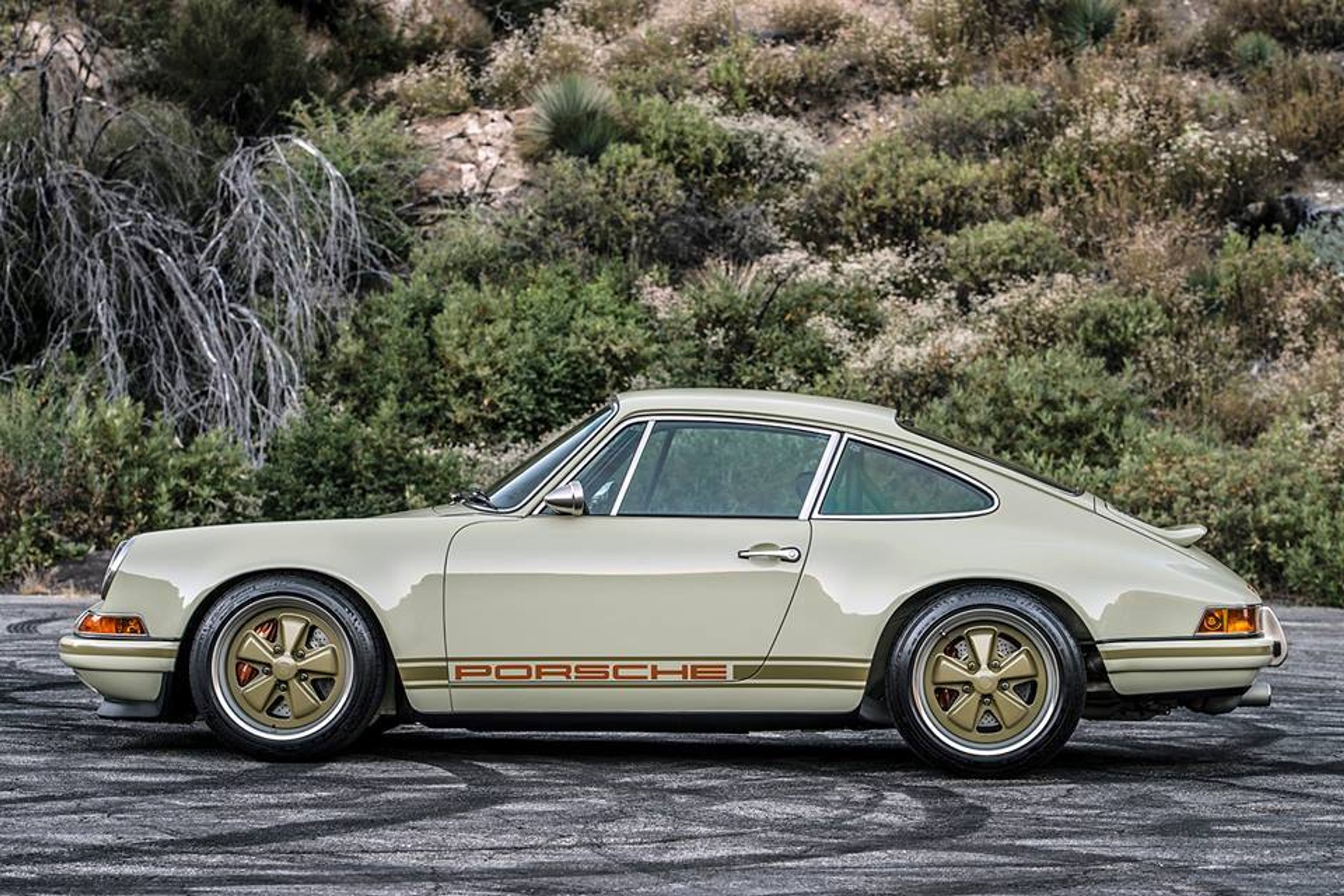 singer - 75 | Galerie: GALERIE: Singer 911 | TN.cz