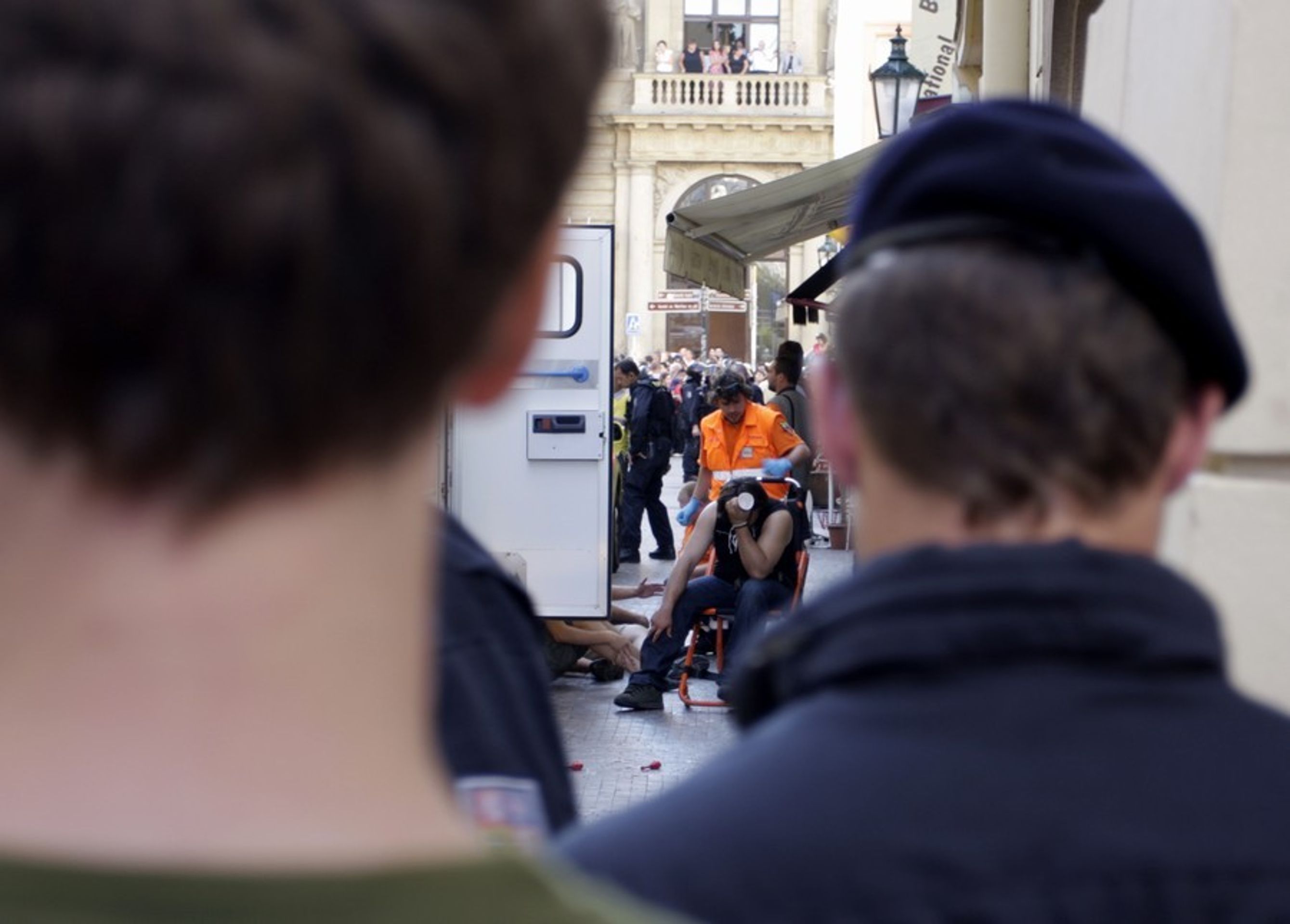 Zátah proti fanouškům na Václaváku-18 | Galerie: GALERIE: Srbští ...