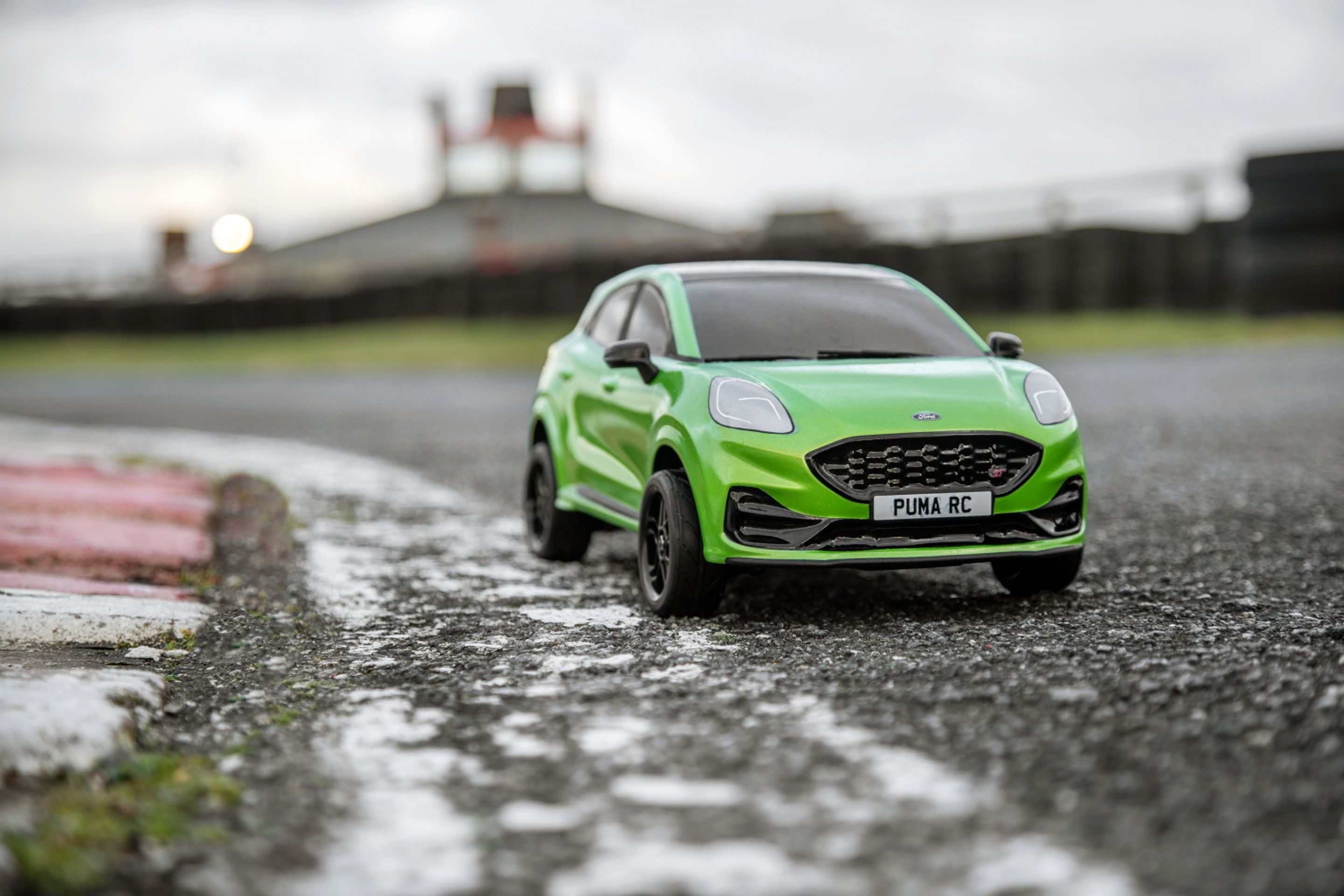 Sportovní SUV Ford Puma ST vs. model Puma ST RC - 10 | Galerie ...