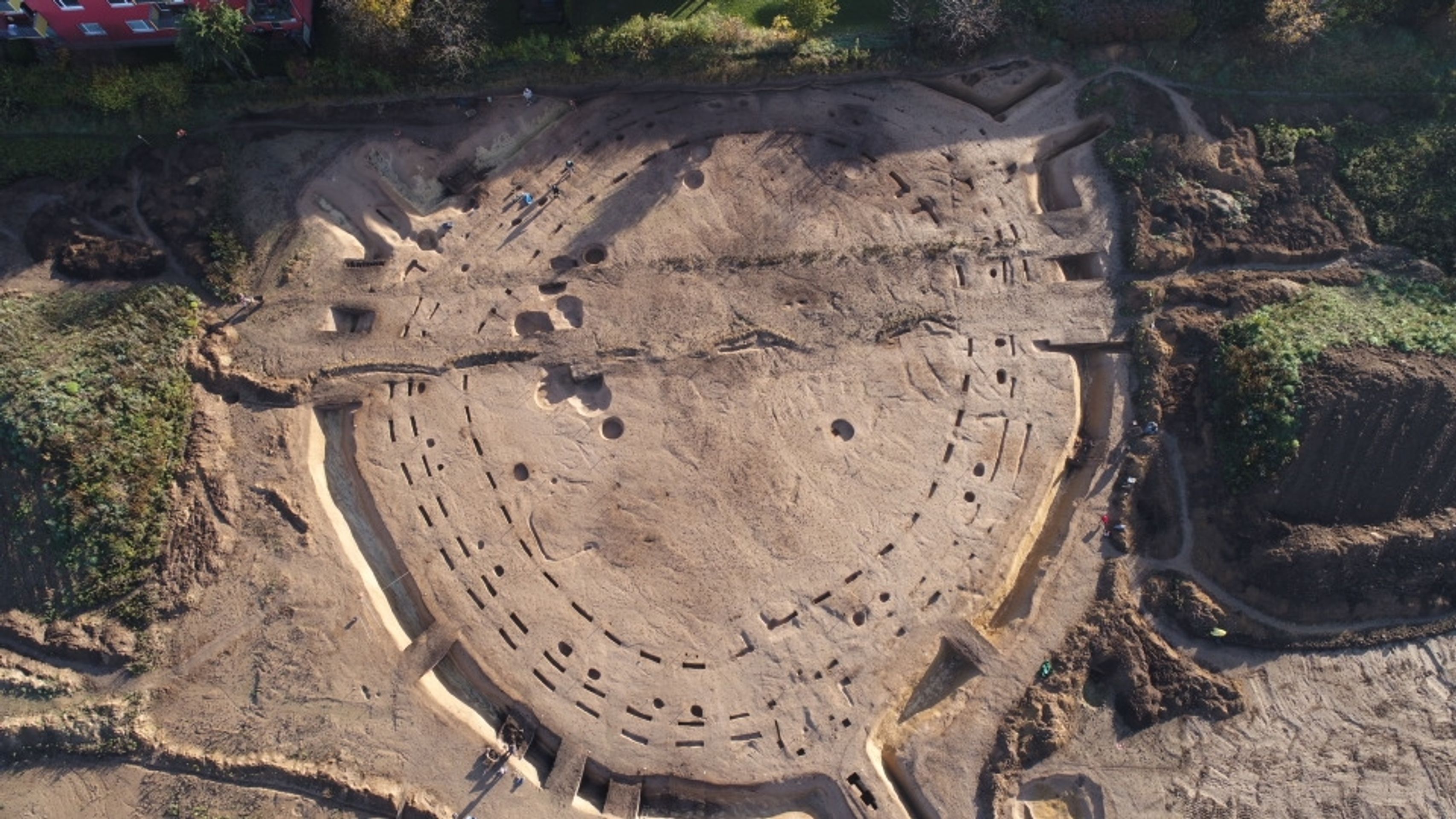 Pravěký rondel na okraji obce Vinoř | Galerie: Pravěký rondel | TN.cz