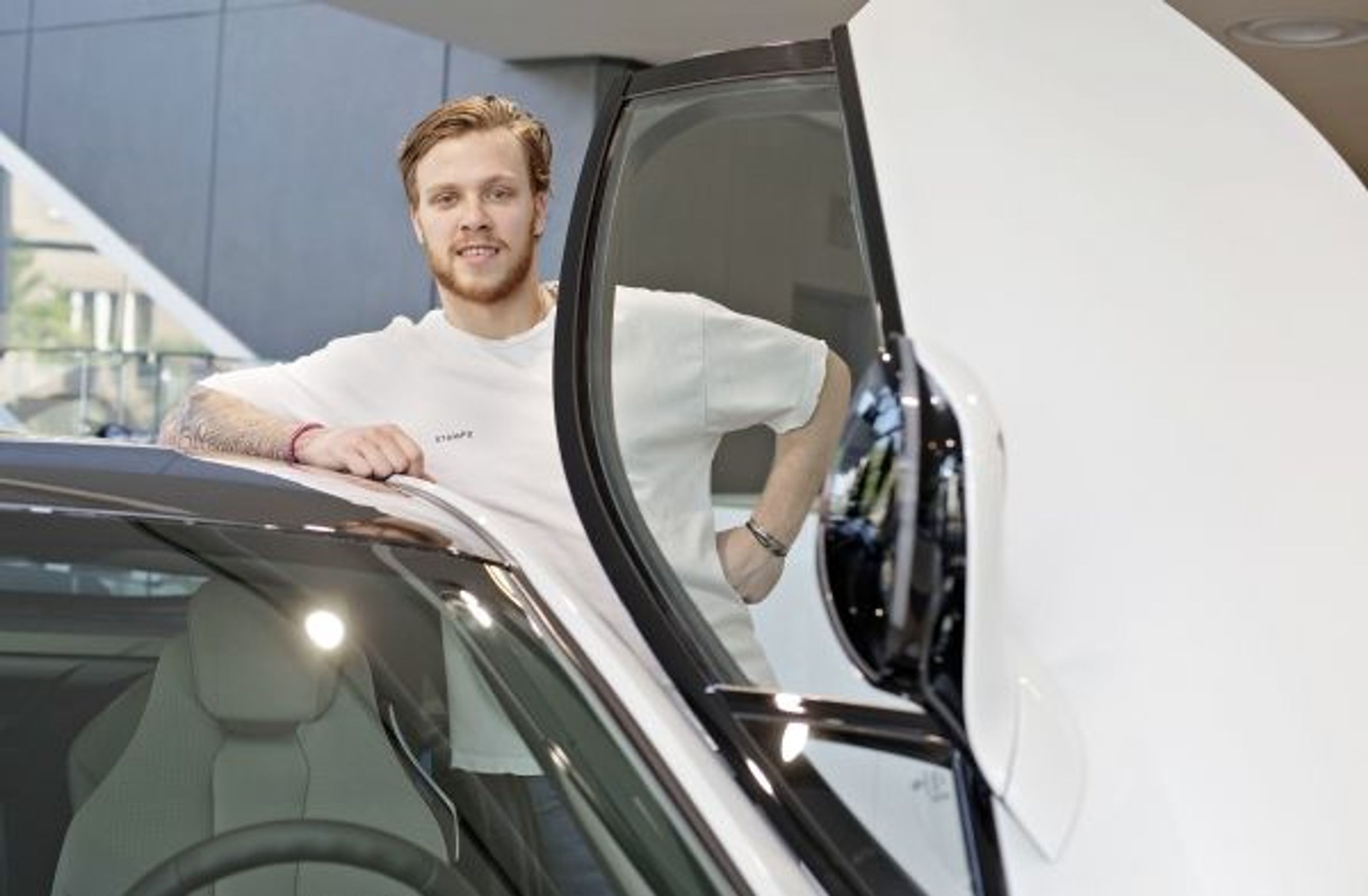 David Pastrňák a jeho BMW i8 | Galerie: Fotogalerie: David Pastrňák a ...