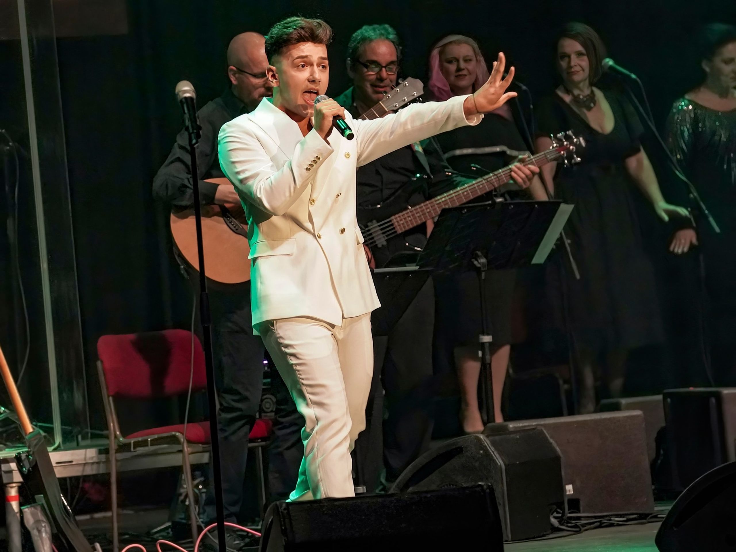 Zpěvák Jan Bendig ve Snídani | Galerie: Jan Bending & Rytmus | TN.cz