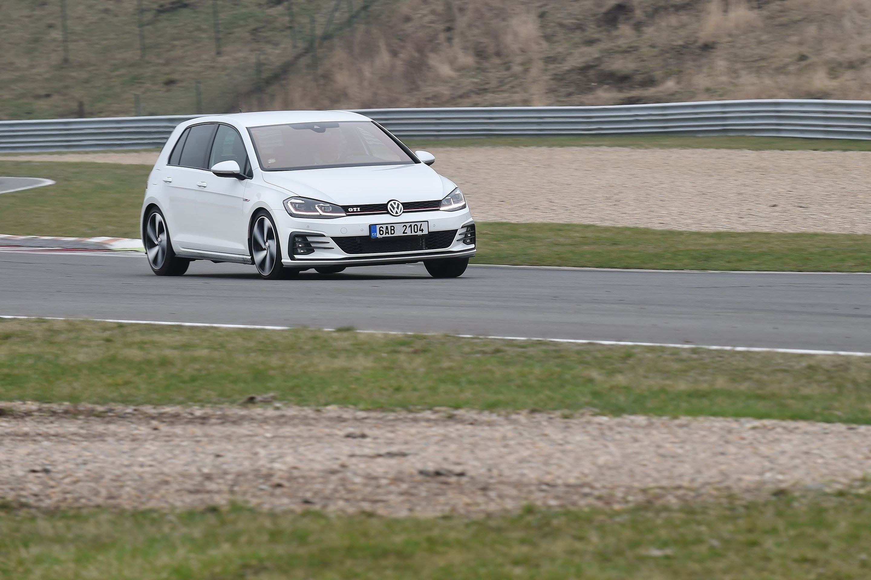 Volkswagen Golf GTI - 9 | Galerie: GALERIE: Volkswagen Golf GTI | TN.cz