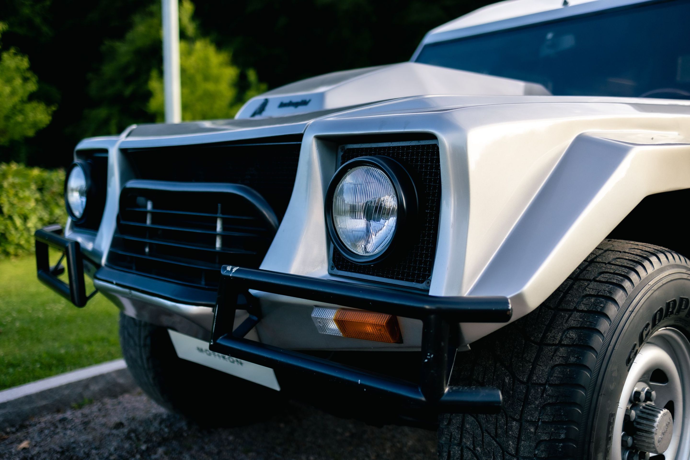 Lamborghini LM002 ve speciální úpravě pro brunejského sultána ...