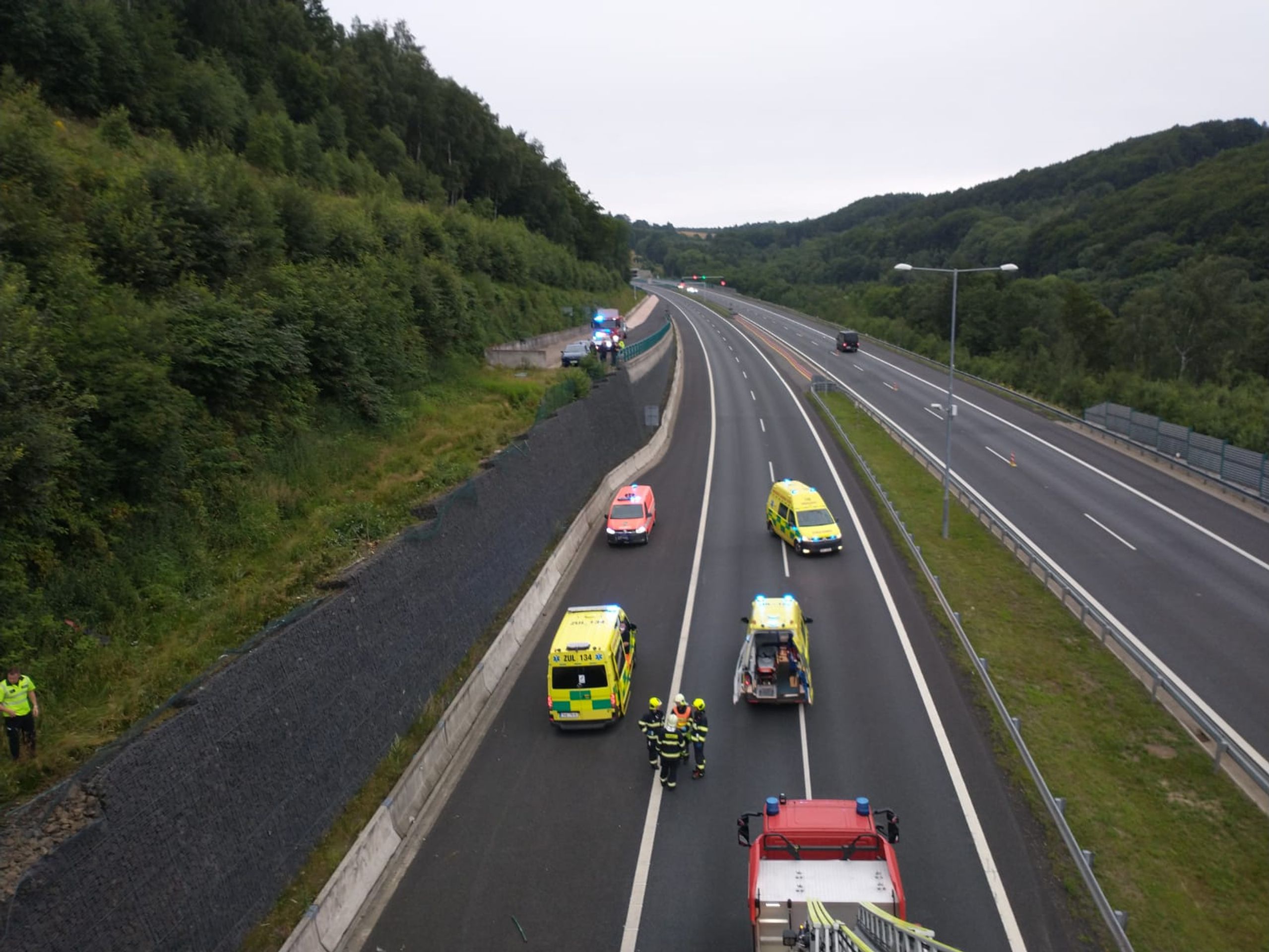 Nehoda na D8 u Petrovic - 2 | Galerie: GALERIE: Nedělní dopravní nehody ...