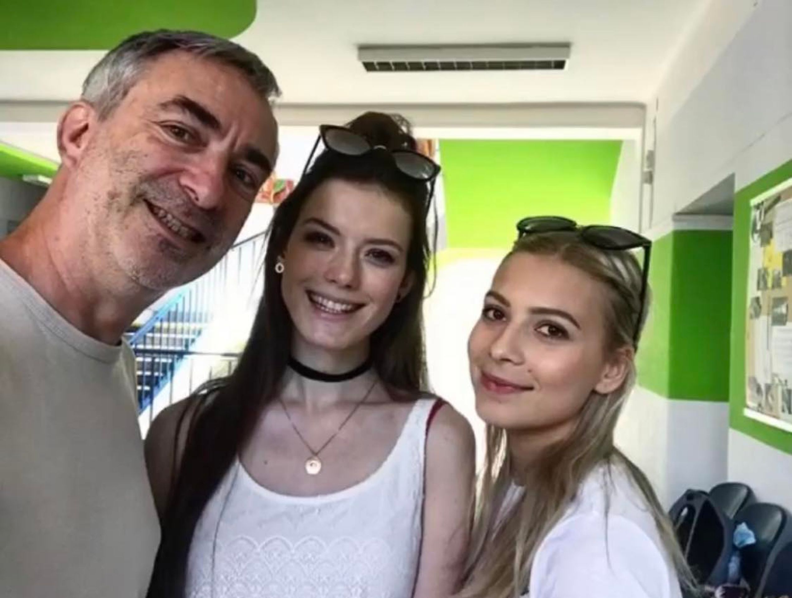 Zleva Petr Vacek, Sára Korbelová a Nela Kailová | Galerie: Sára Korbelová a Nela Kailová | TN.cz