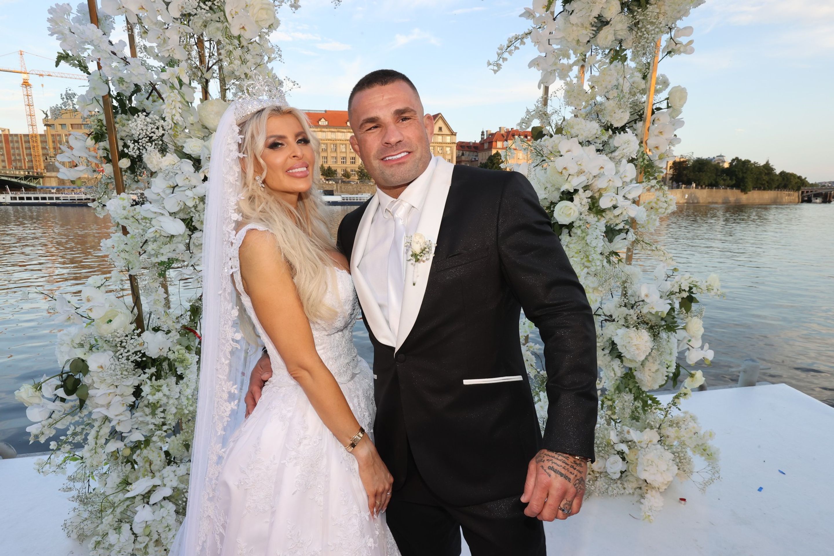 Lela a Karlos Vémolovi s dětmi, 23. 10. 2024 | Galerie: Lela Vémola a ...