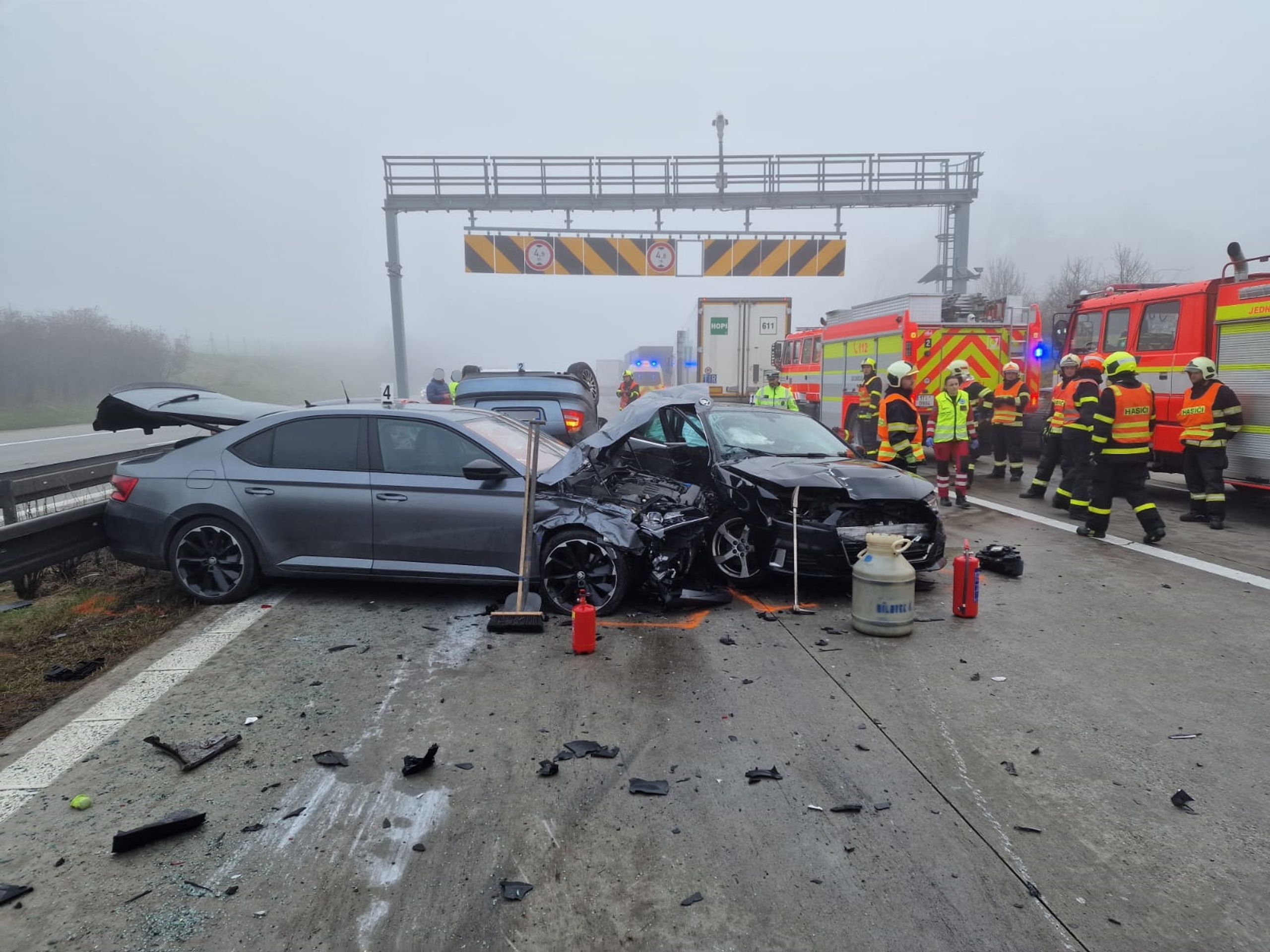 Dopravní nehoda na dálnici D1 | Galerie: Dopravní nehoda na dálnici D1 ...