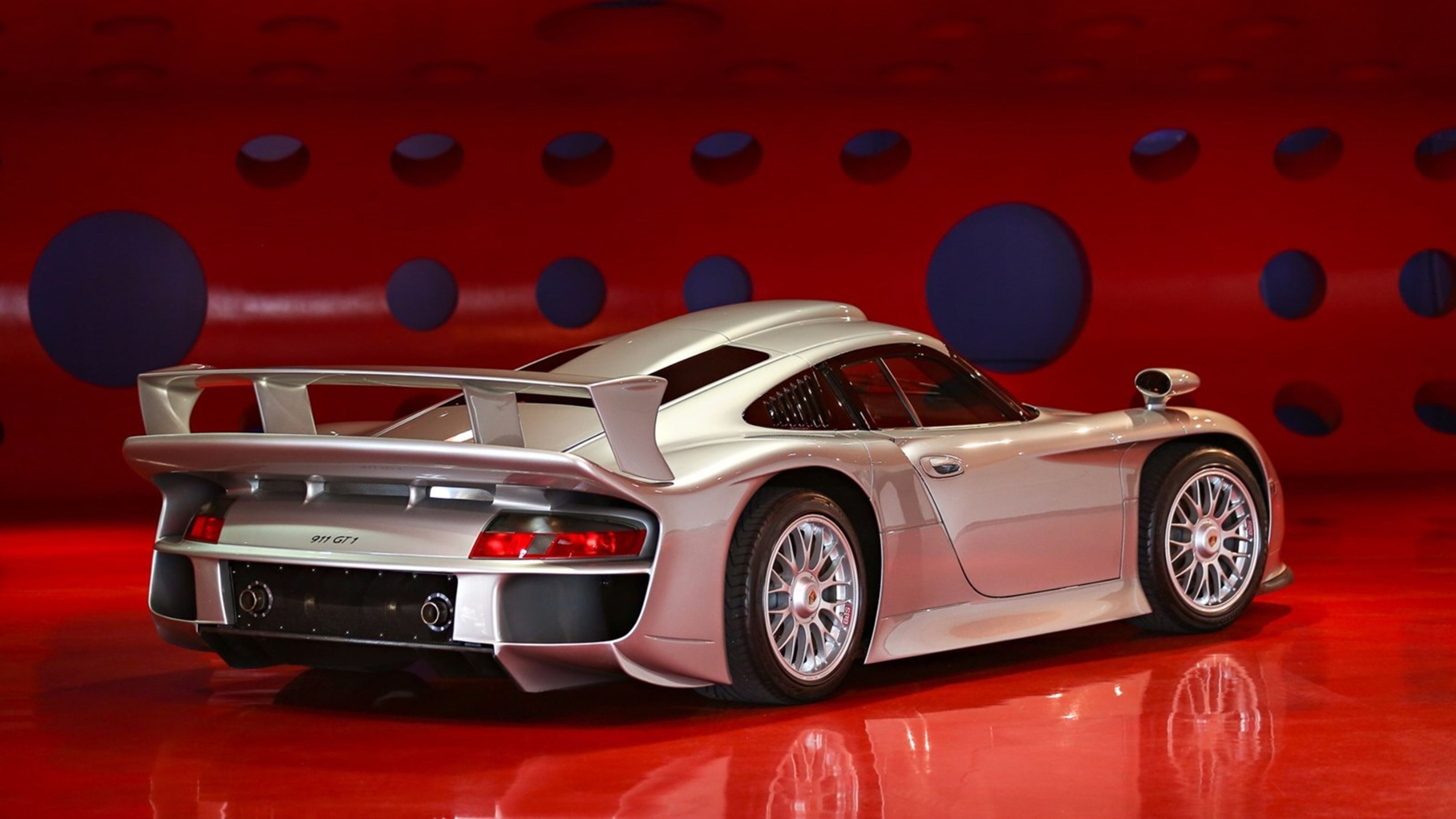 GT1 - 28 | Galerie: GALERIE: Porsche 911 GT1 | TN.cz