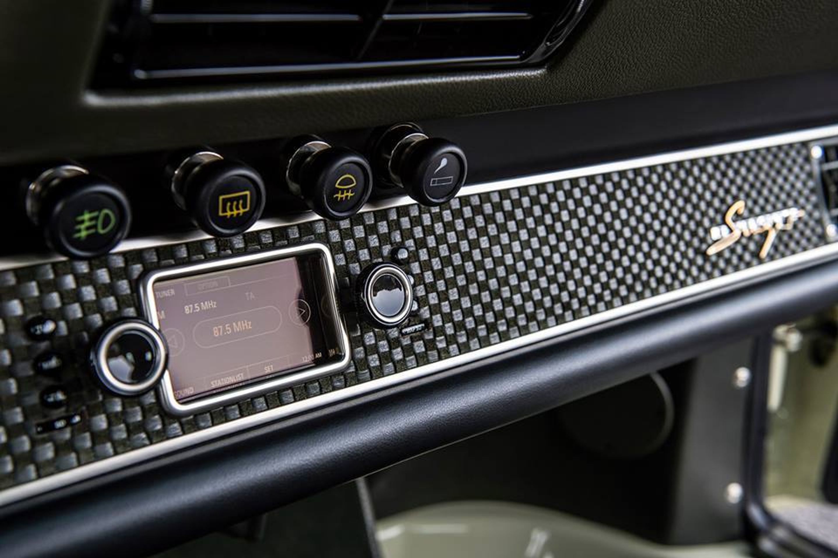 singer - 80 | Galerie: GALERIE: Singer 911 | TN.cz