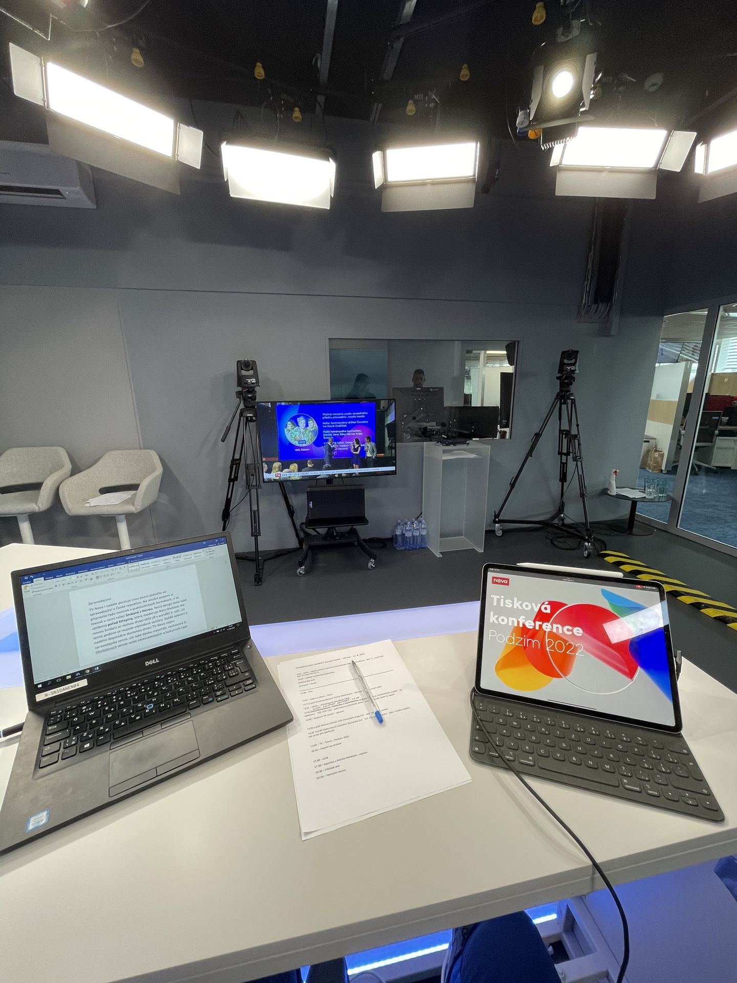 Vysílání před studiem TN Live | Galerie: TN Live | TN.cz