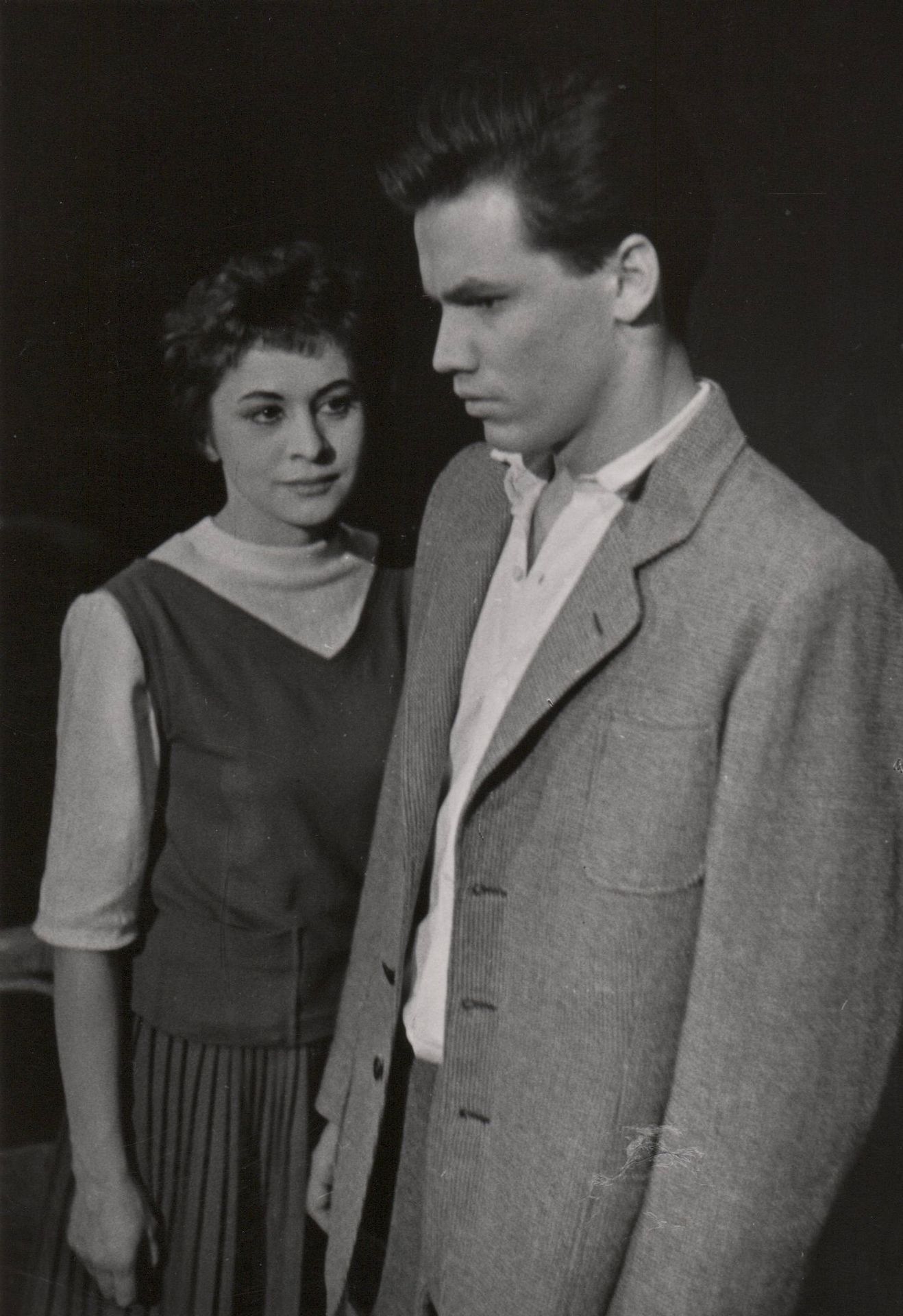 Václav Martinec a Nina Divíšková ve hře Romeo, Julie a tma, 1959 ...