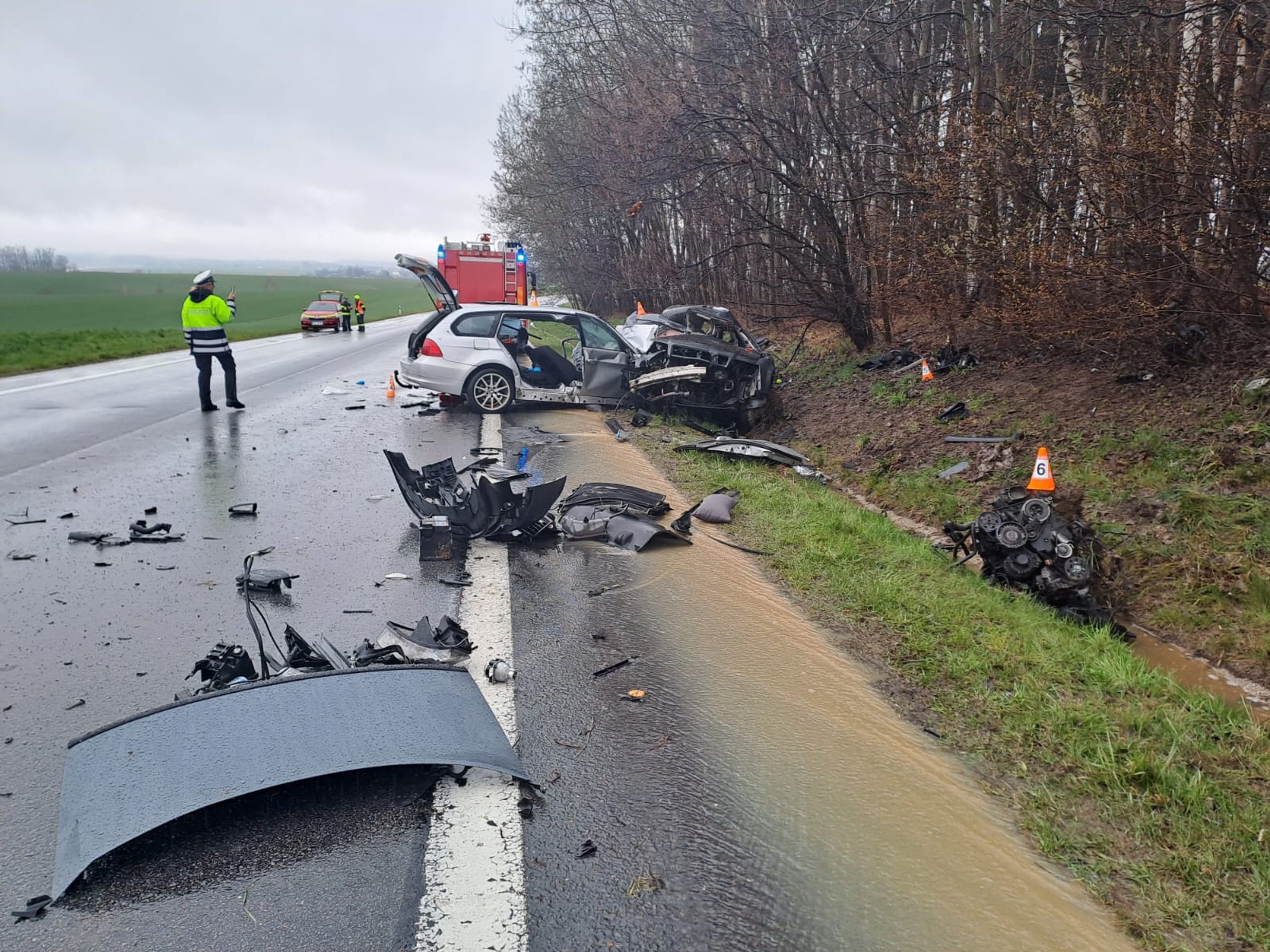 Tři osoby zemřely na místě a dvě jsou ve vážném stavu | Galerie ...