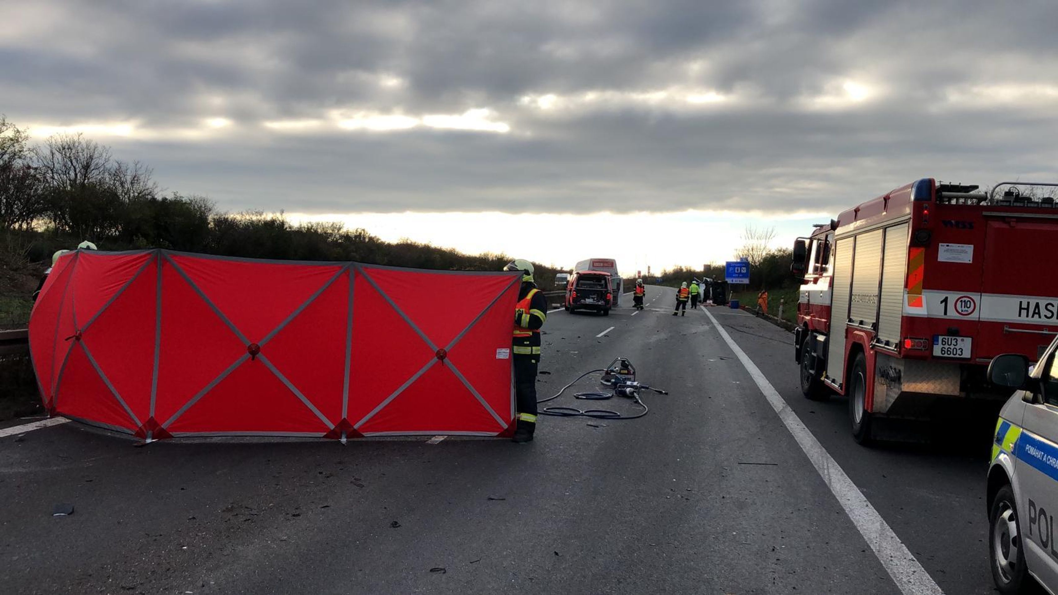 Nehoda na D8 - 1 | Galerie: GALERIE: Nehoda na D8 | TN.cz