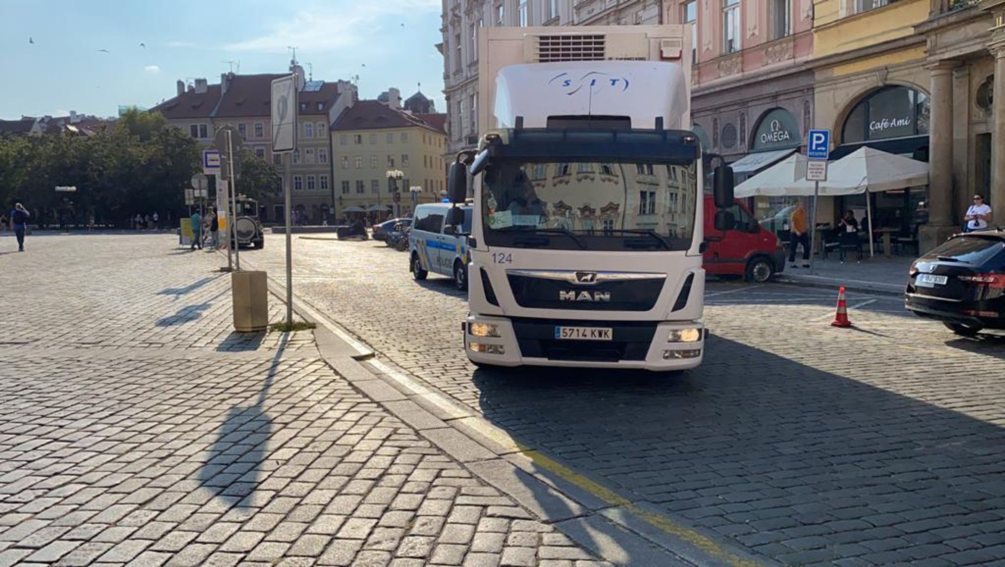 Převoz obrazů Rembrandta van Rijna do galerie na Staromestskem namesti ...