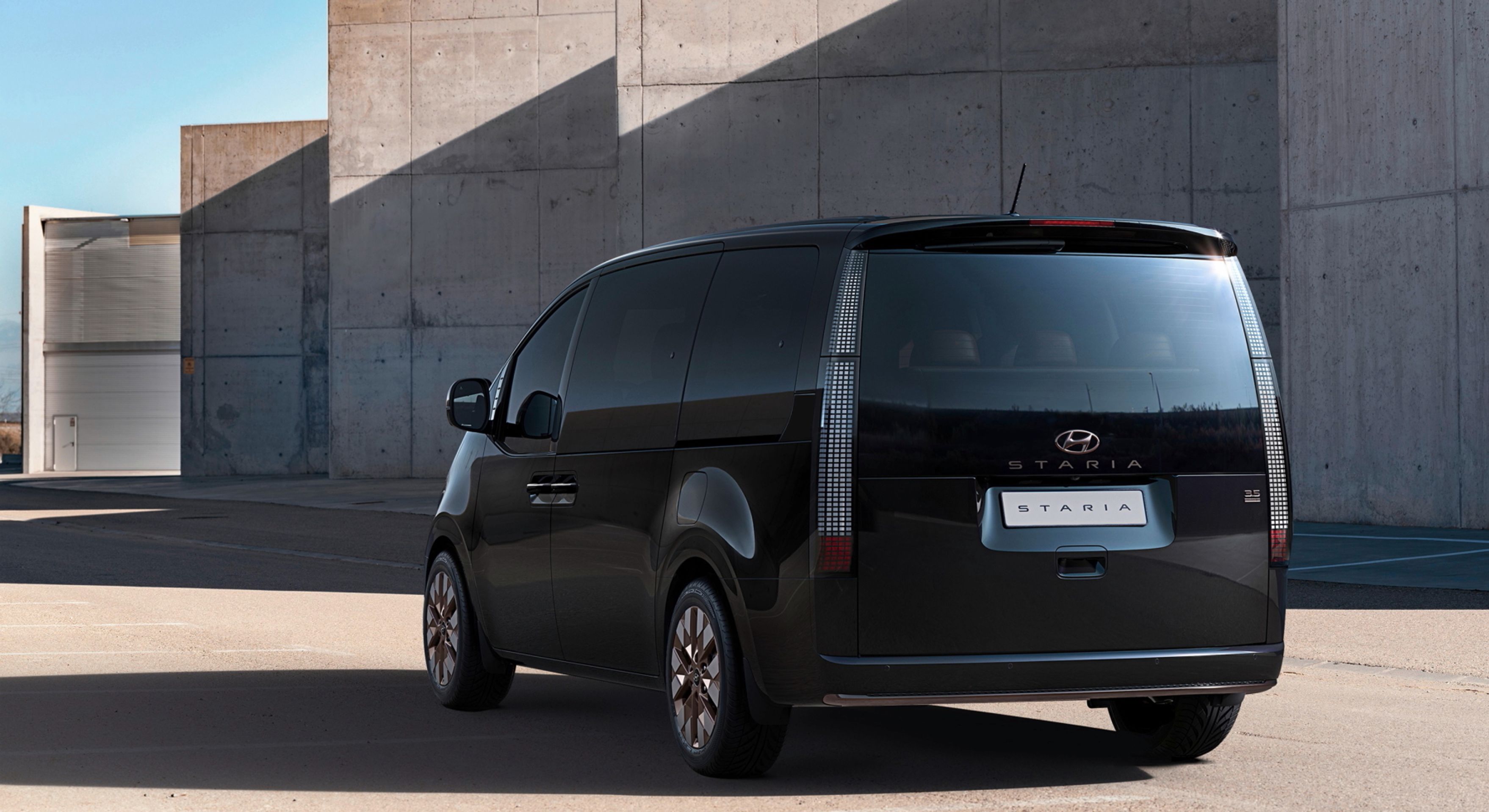 Hyundai Staria - 14 | Galerie: Fotogalerie: Parádní dodávka s ...